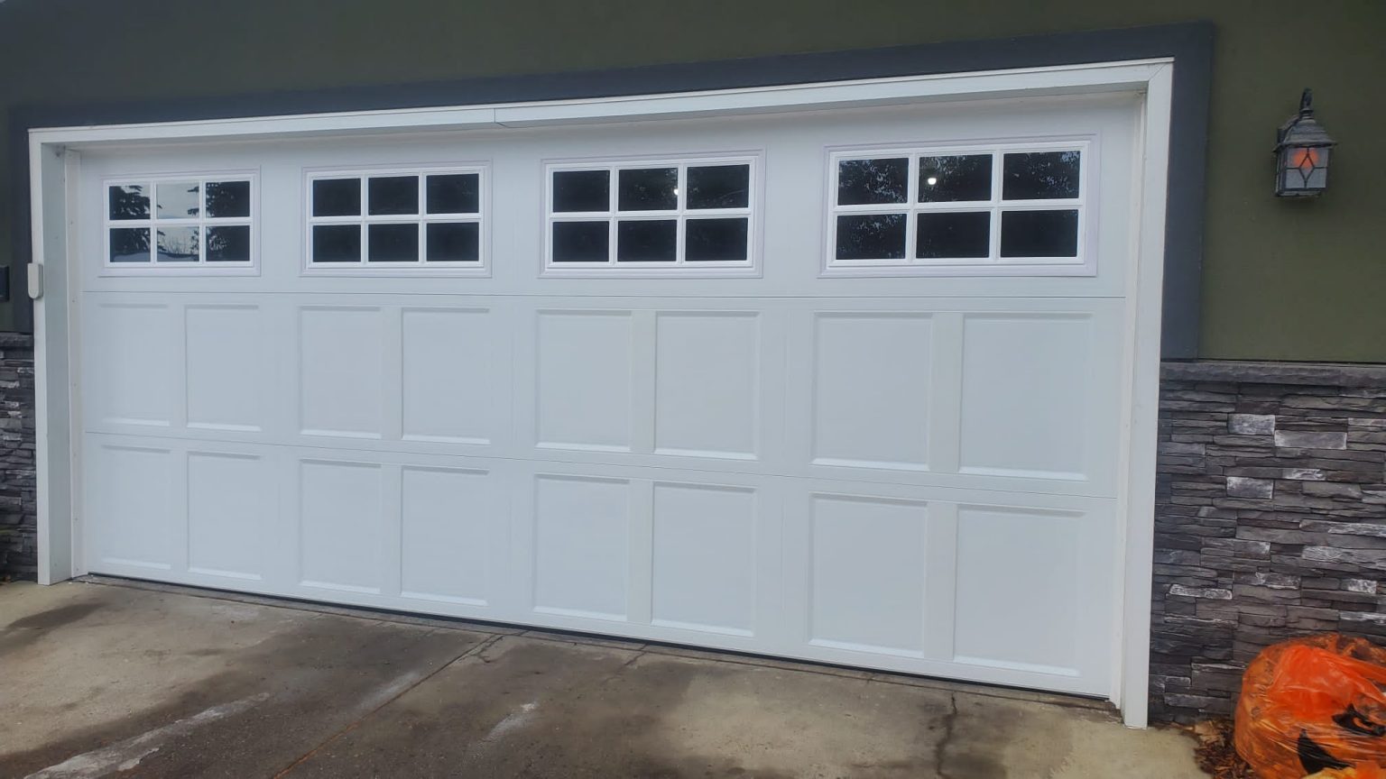 Garage Door Windows - Buyer's Guide | Advantage Garage Doors